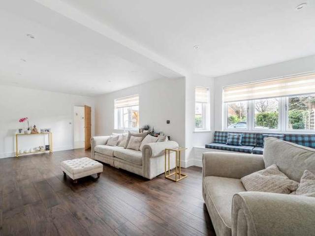 5 bed house for sale