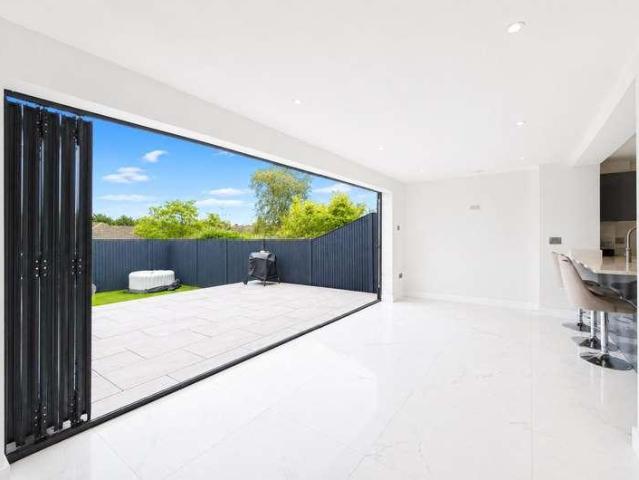 5 bed house for sale