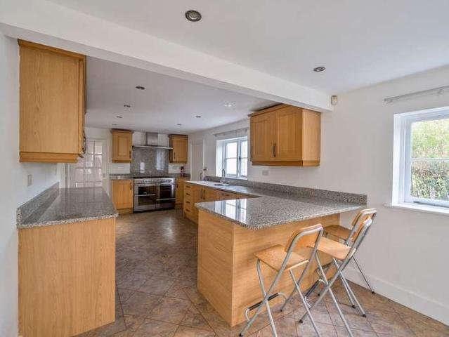 5 bed house for sale