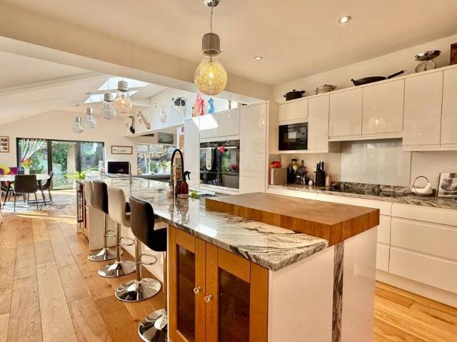 5 bed house for sale