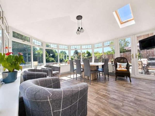 5 bed house for sale