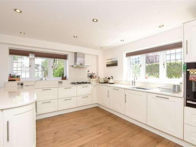 5 bed house for sale