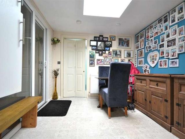 5 bed house for sale