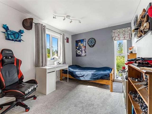 5 bed house for sale