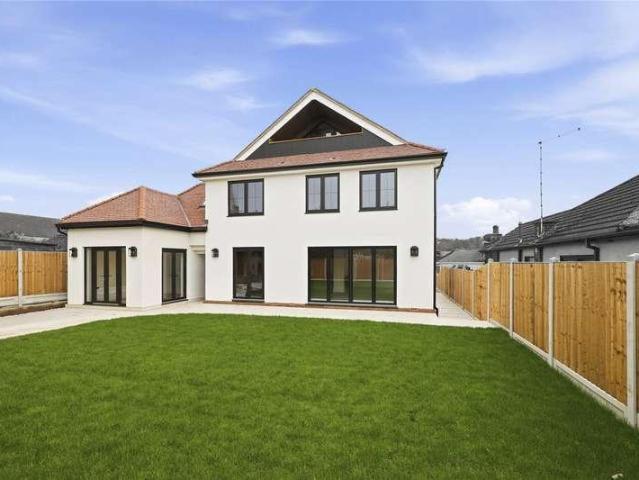 5 bed house for sale