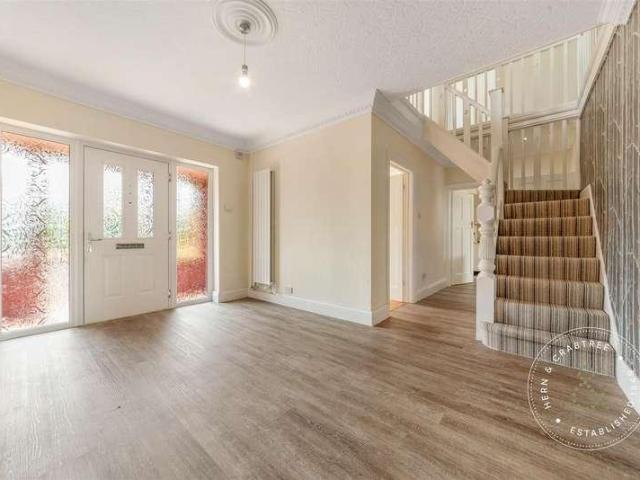 5 bed house for sale