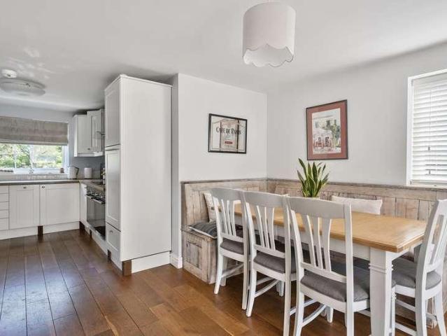 5 bed house for sale