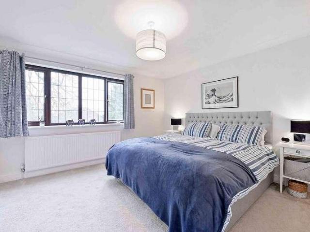 5 bed house for sale