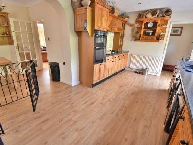 5 bed house for sale