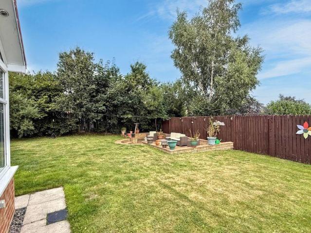 5 bed house for sale