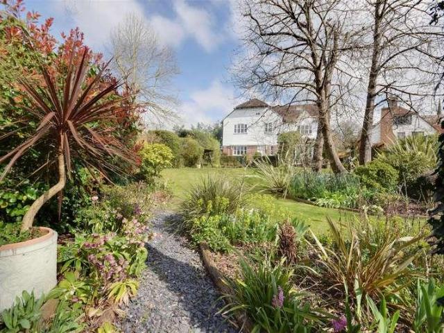 5 bed house for sale