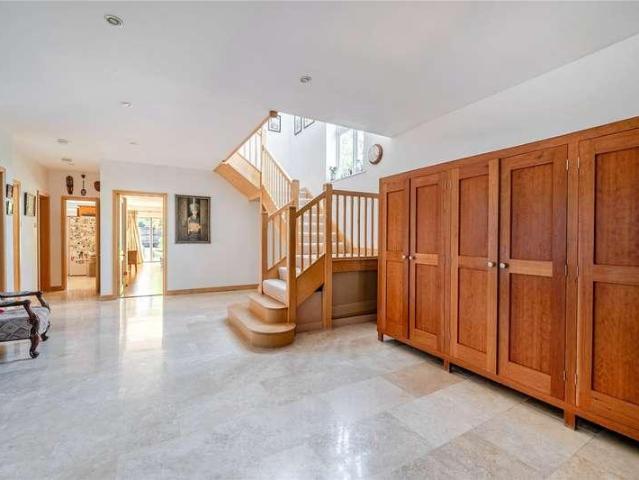 5 bed house for sale