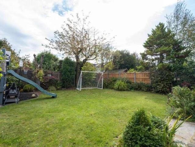 5 bed house for sale