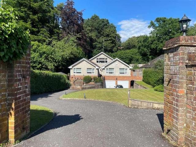 5 bed house for sale