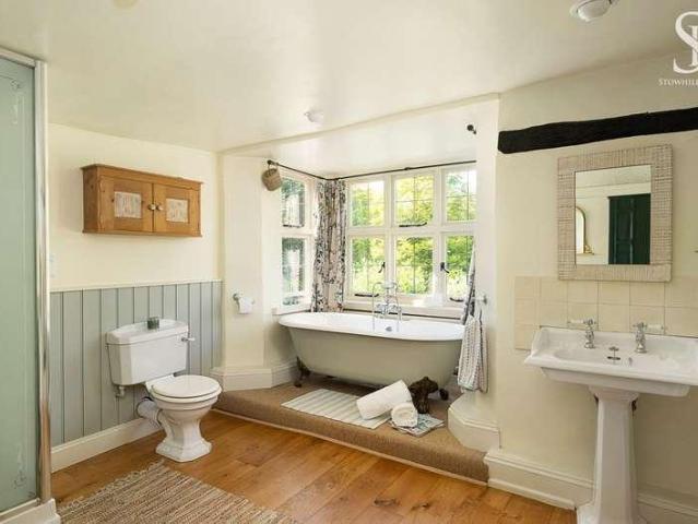 5 bed house for sale
