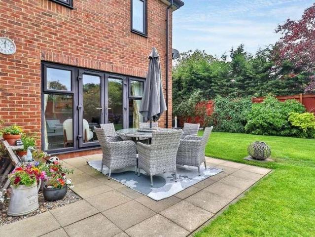 5 bed house for sale