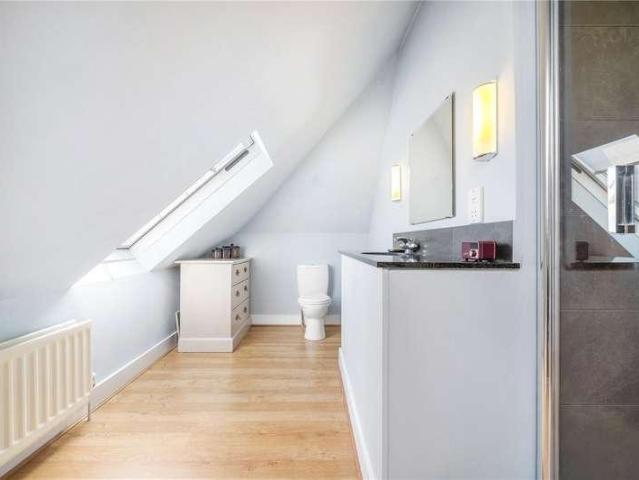 5 bed house for sale