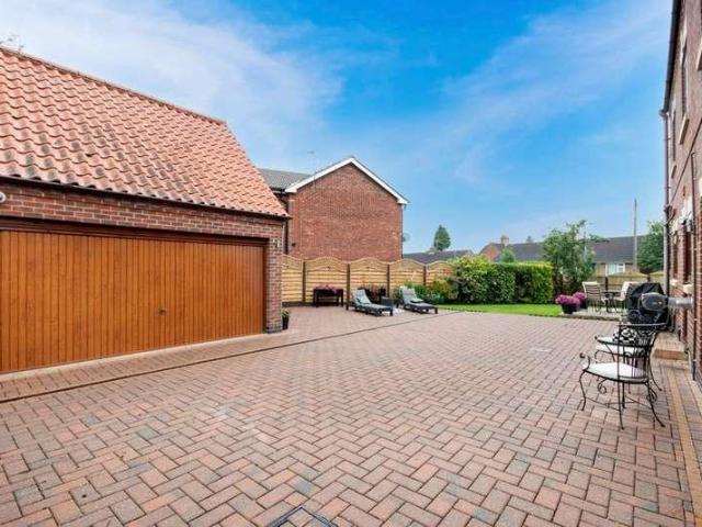 5 bed house for sale