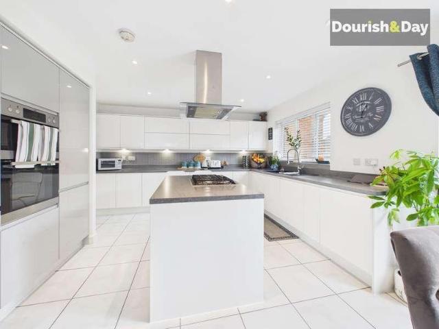 5 bed house for sale