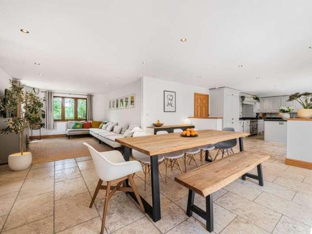 5 bed house for sale
