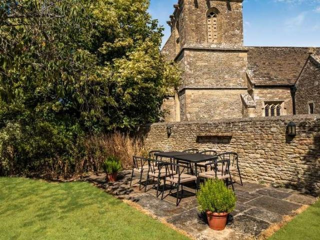 5 bed house for sale