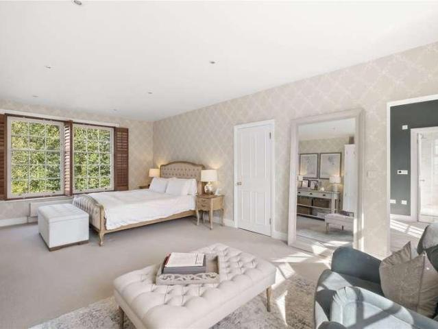 5 bed house for sale