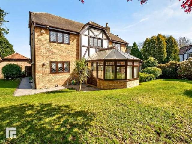 5 bed house for sale