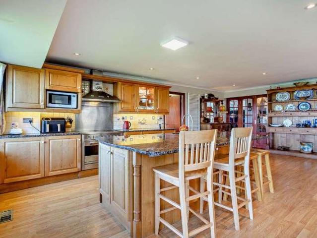 5 bed house for sale