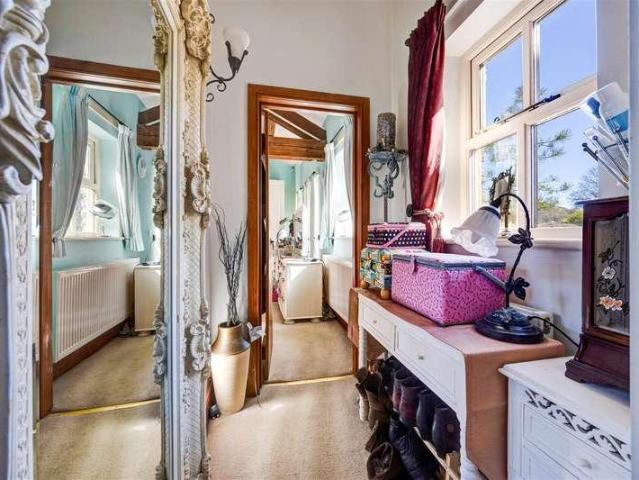 5 bed house for sale