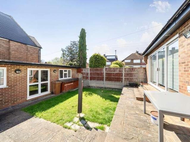 5 bed house for sale