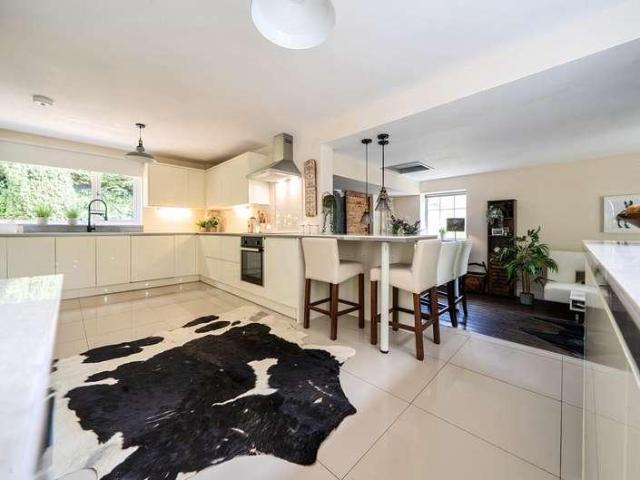 5 bed house for sale