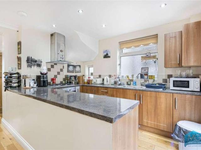 5 bed house for sale