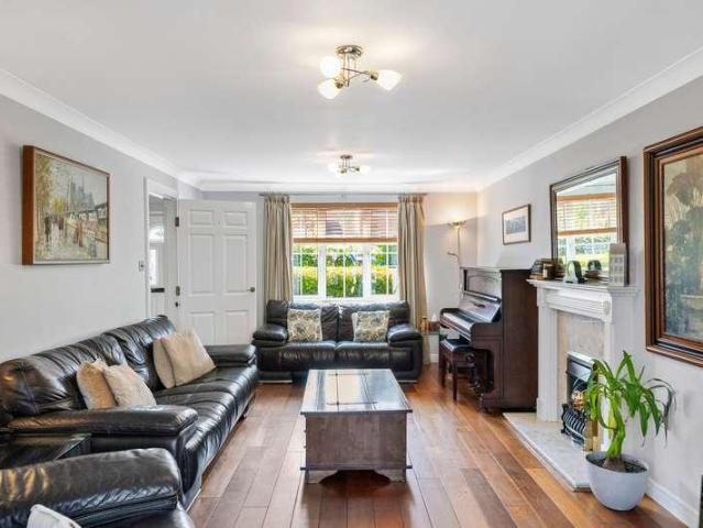 5 bed house for sale