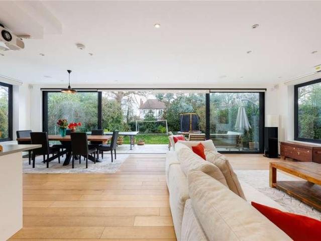 5 bed house for sale