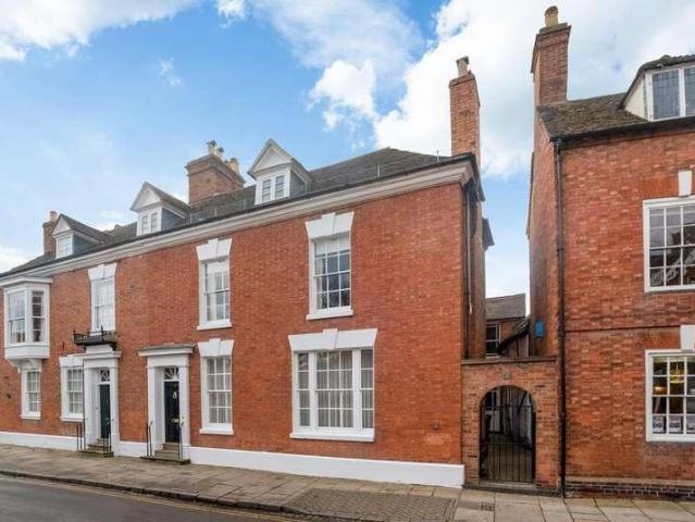5 bed house for sale