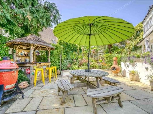 5 bed house for sale