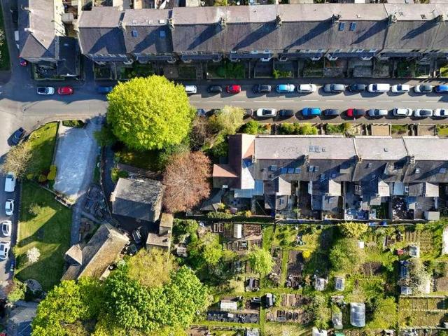5 bed house for sale