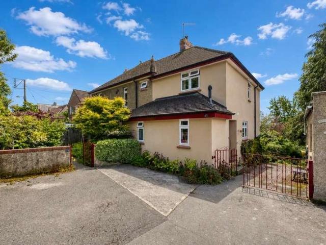 5 bed house for sale