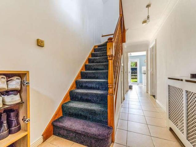 5 bed house for sale