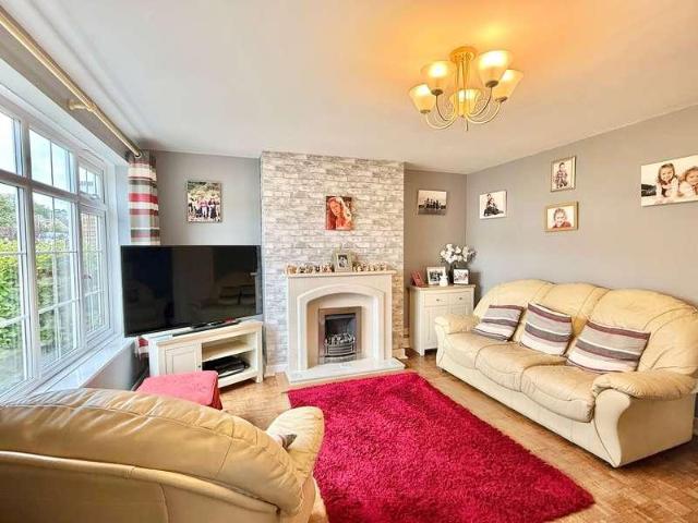 5 bed house for sale