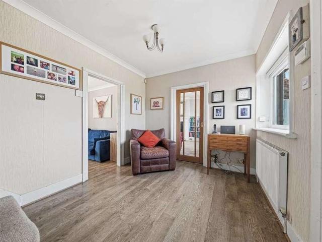 5 bed house for sale