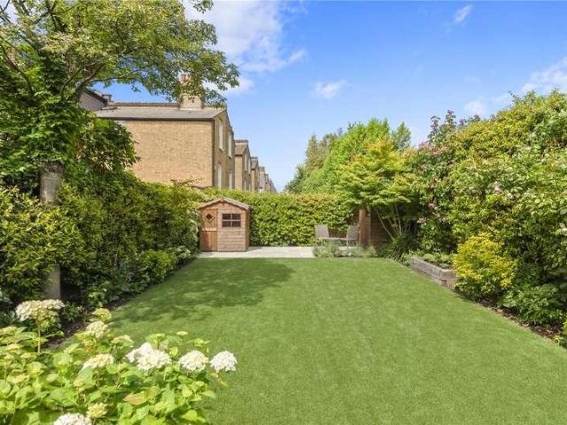 5 bed house for sale