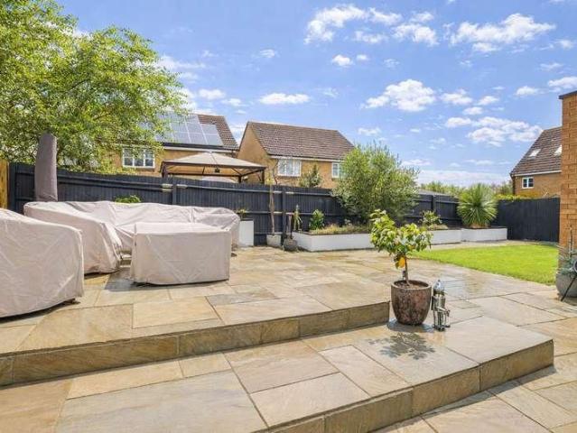 5 bed house for sale