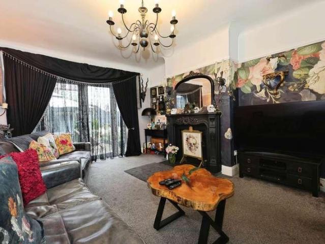 5 bed house for sale