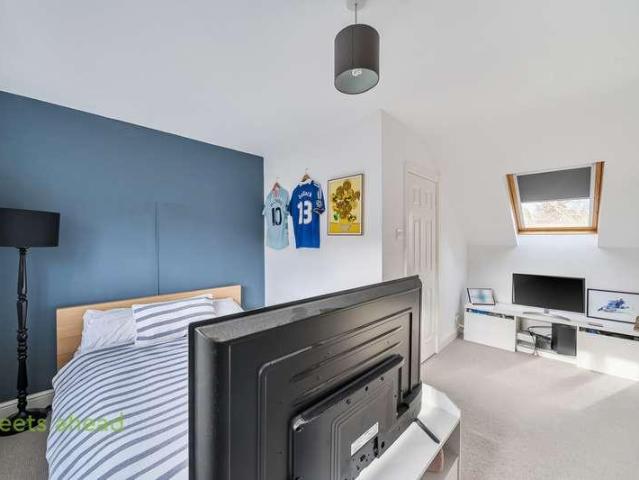 5 bed house for sale