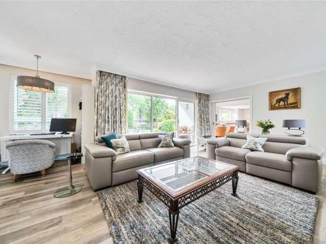 5 bed house for sale