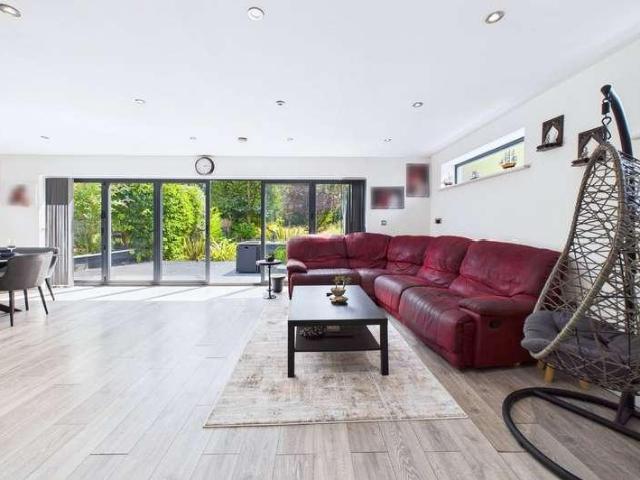 5 bed house for sale