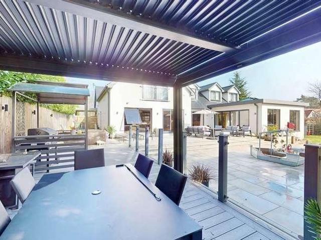 5 bed house for sale