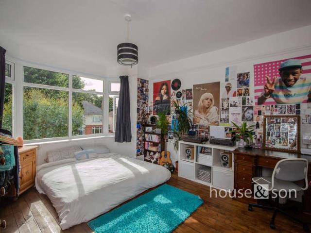5 bed house for sale