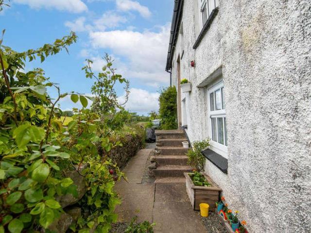 5 bed house for sale